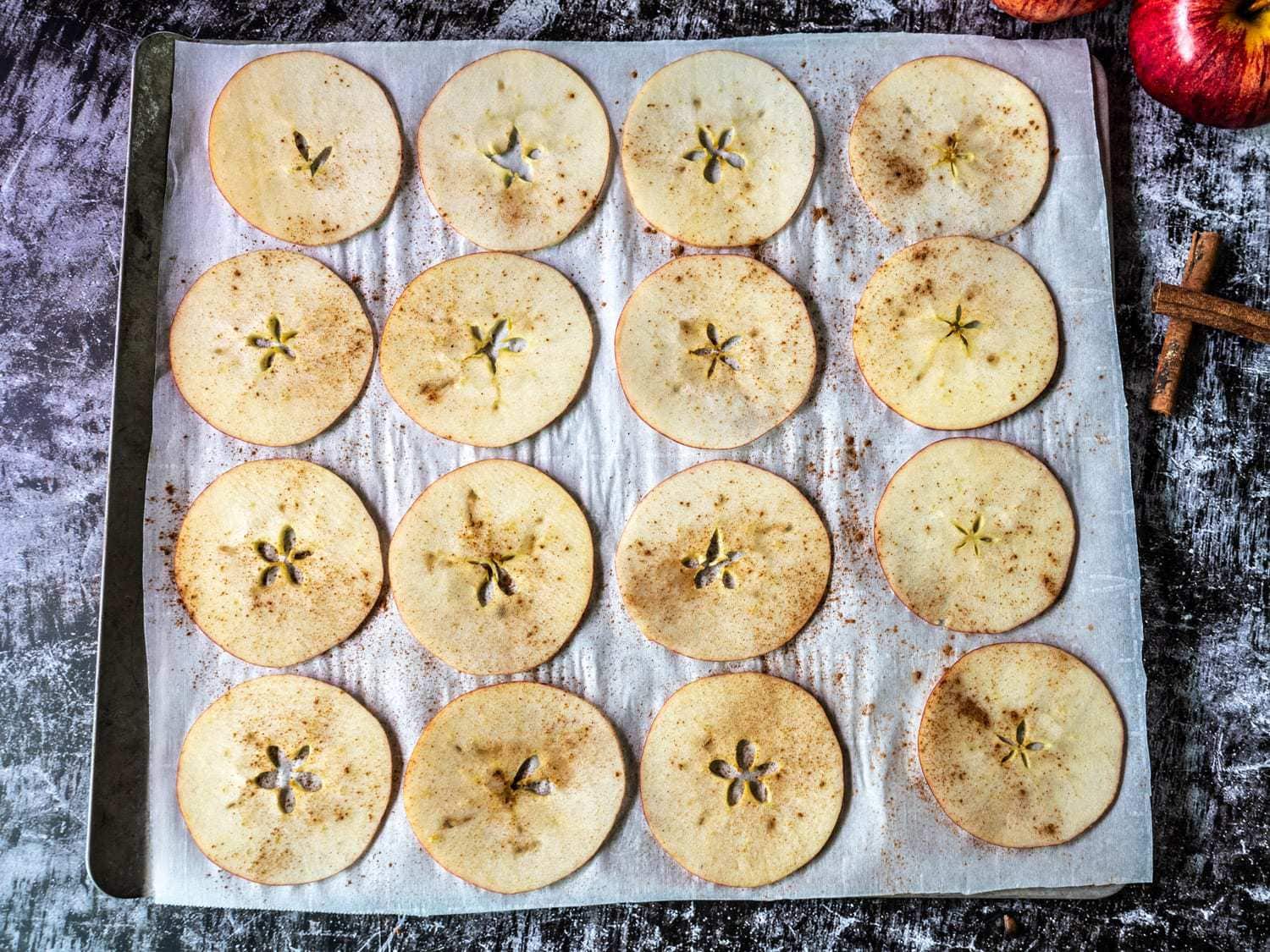 Baked Apple Chips: A Simple Healthy Snack - We Want Veggies